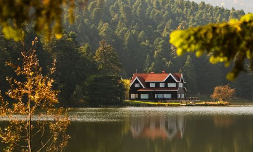 550+ Lake House Names to Transform Your Retreat